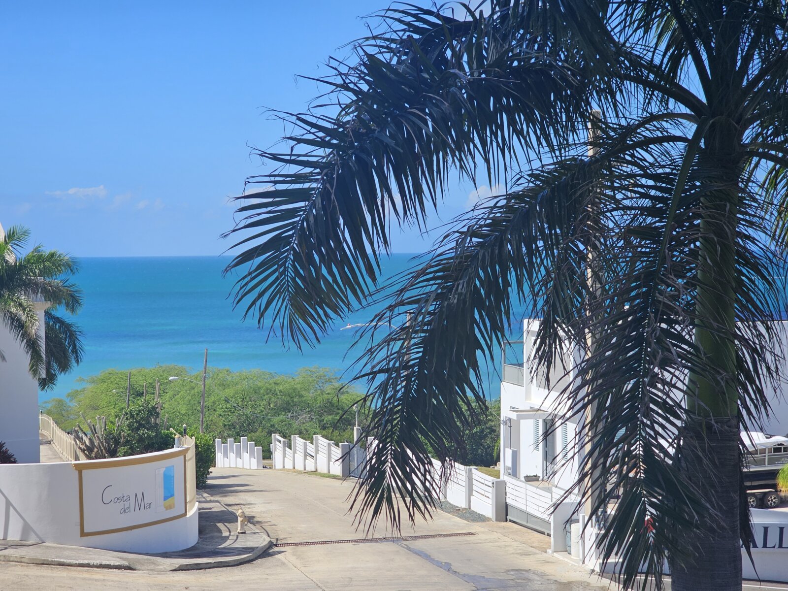 Apartamento amueblado con vista al mar, Cond. Costa del Mar - Ruby REALTY