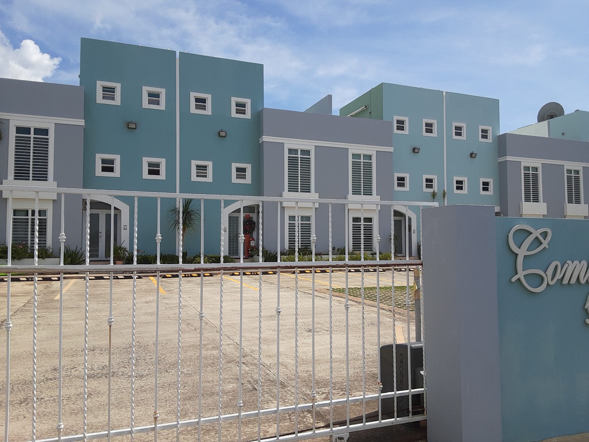 Ruby REALTY - Combate View Village