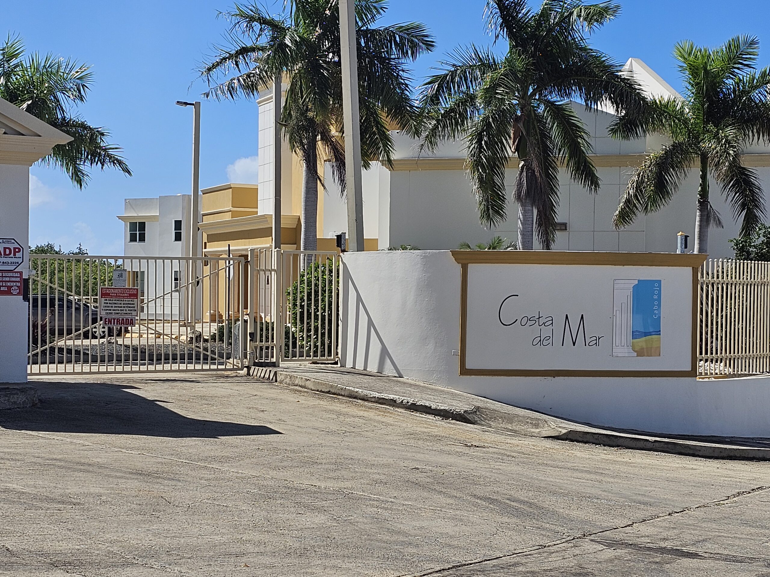 Apartamento amueblado con vista al mar, Cond. Costa del Mar - Ruby REALTY